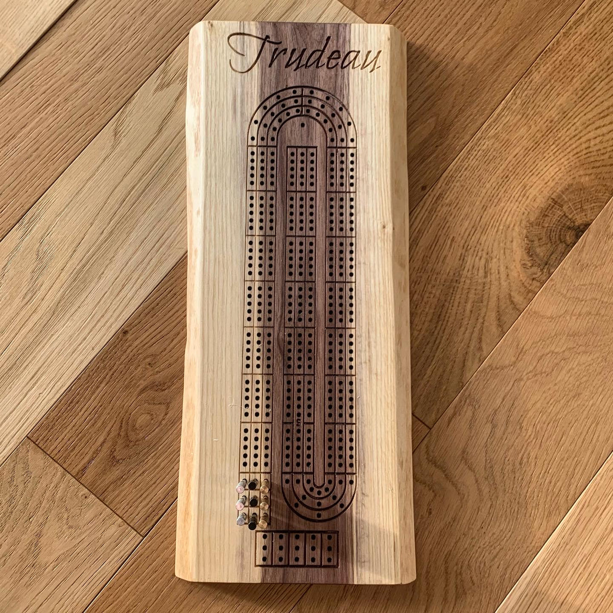 Live Edge WALNUT Cribbage Board – Maple Leaf Wood Co